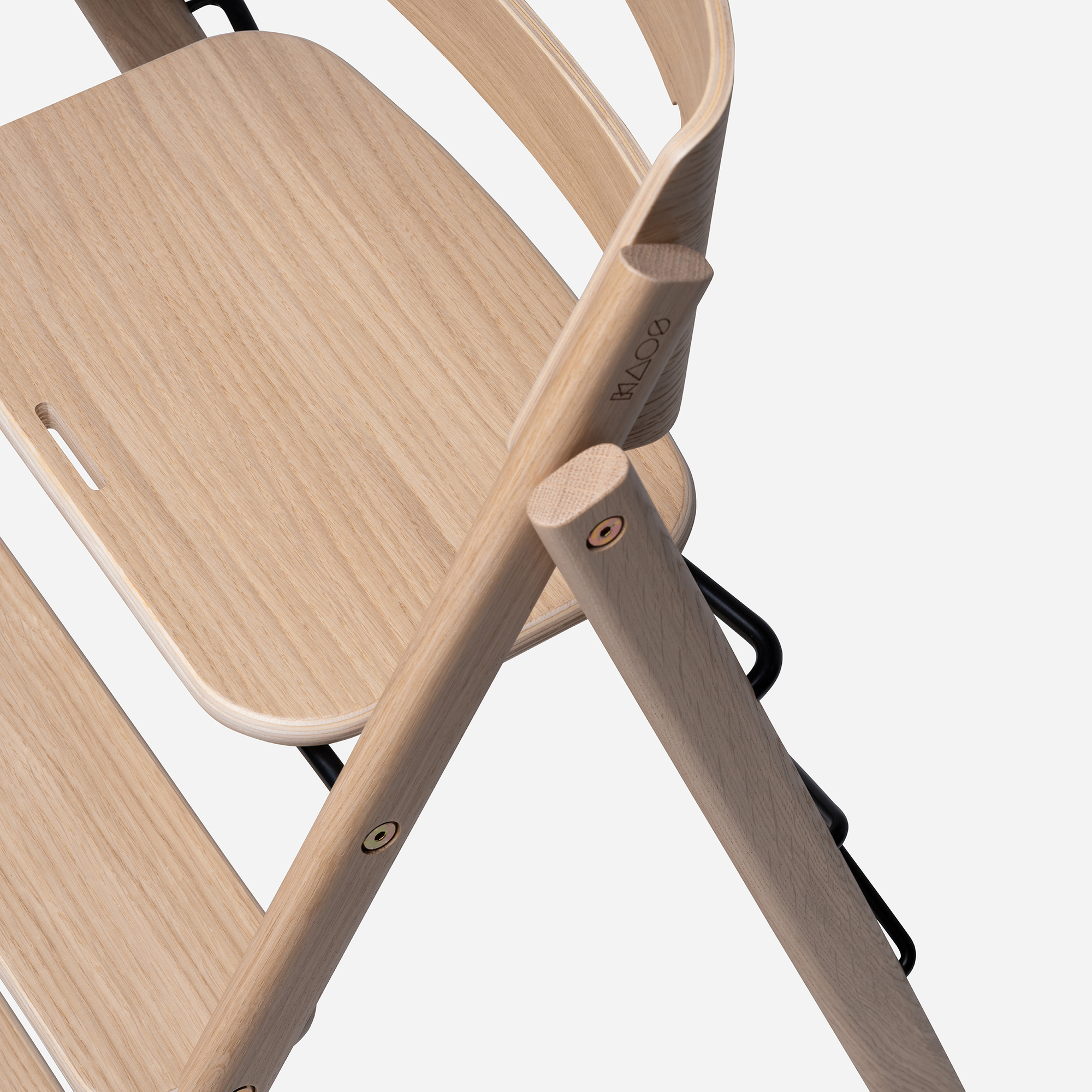 KAOS Klapp High Chair in wood – fold-flat, timeless design
